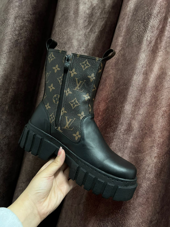 Vbranda Boots - Walk with Confidence in Timeless Elegance